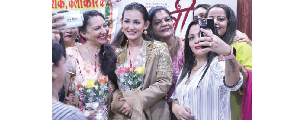 Parastree team promoting the film in Mumbai - Chautari Post Online